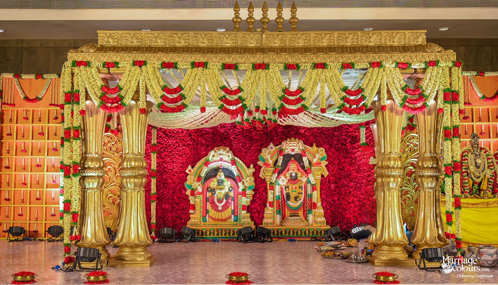 Pelli Mandapam Decoration | Traditional Floral Hangings | GRT Temple ...