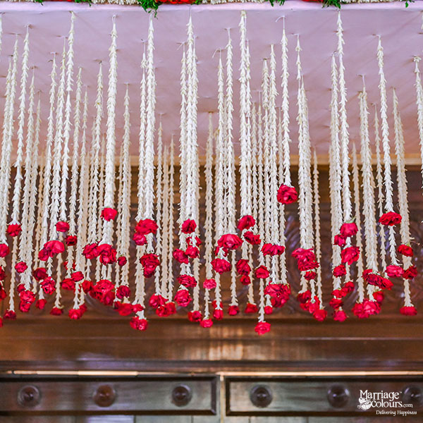 Pelli Mandapam Decoration | Traditional Floral Hangings | GRT Temple ...