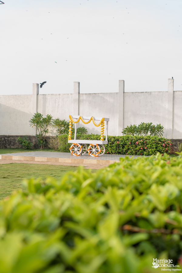 Traditional South Indian Muhurtham Decor | Temple theme | Floral ...